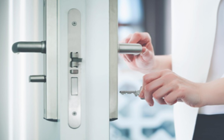 Commercial Lock Change | Home Okumura - Get Home Improvement Tips